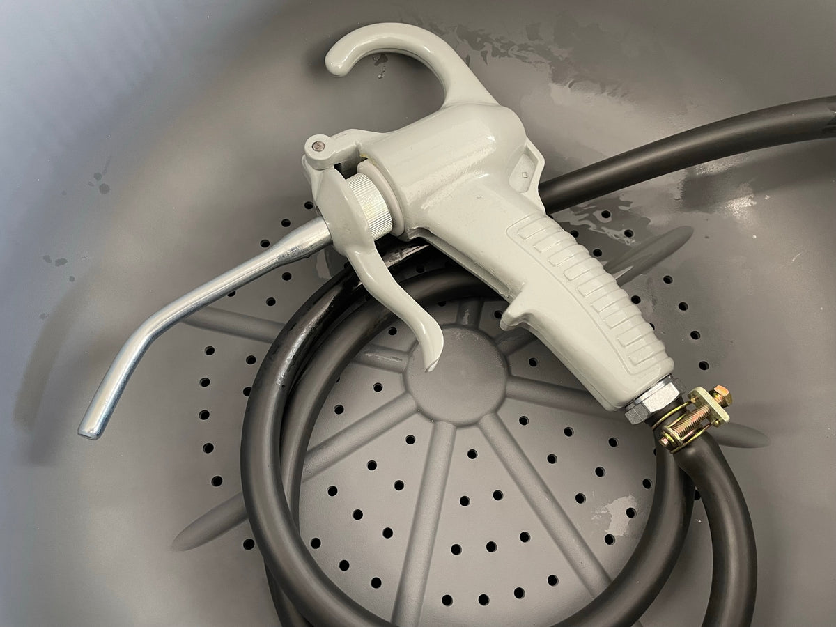 New BMC Tools 418 Oiler Bucket with Hose and Gun – Benchmark Ltd.