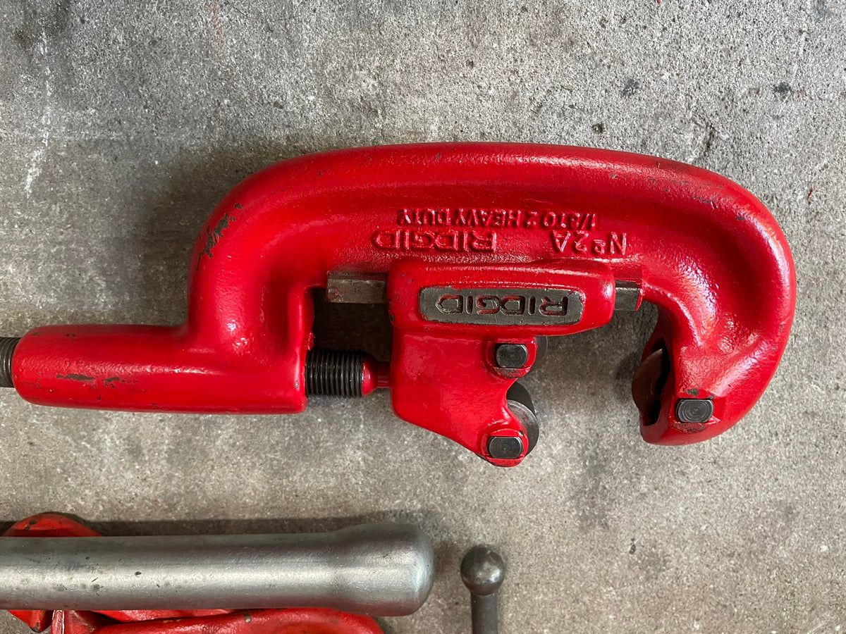LATE MODEL USED RIDGID 700 PIPE THREADER + 12R DIE SET + SUPPORT ARM ...